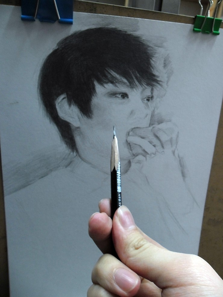 연필과 색연필로 그린 연애인 인물소묘작품 누구일까요 소묘유화청주벽화팝아트초상화건축스케치 청주 미술학원조경스케치뎃생풍경화만화수채화디자인 라인