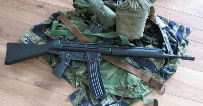 네이비씰이 베트남전 당시 사용한 H&R(Harrington & Richardson) T223 소총 사진들 : 네이버 블로그